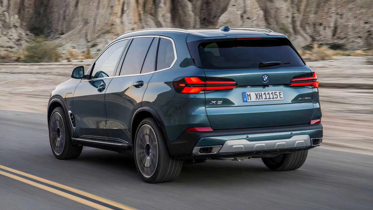 Mazda CX-70 vs BMW X5: Japanese SUV with inline-six engine