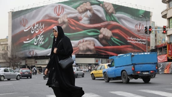 Iran-US news live: Trump's ‘armada’ in Indian Ocean; airlines go on ...