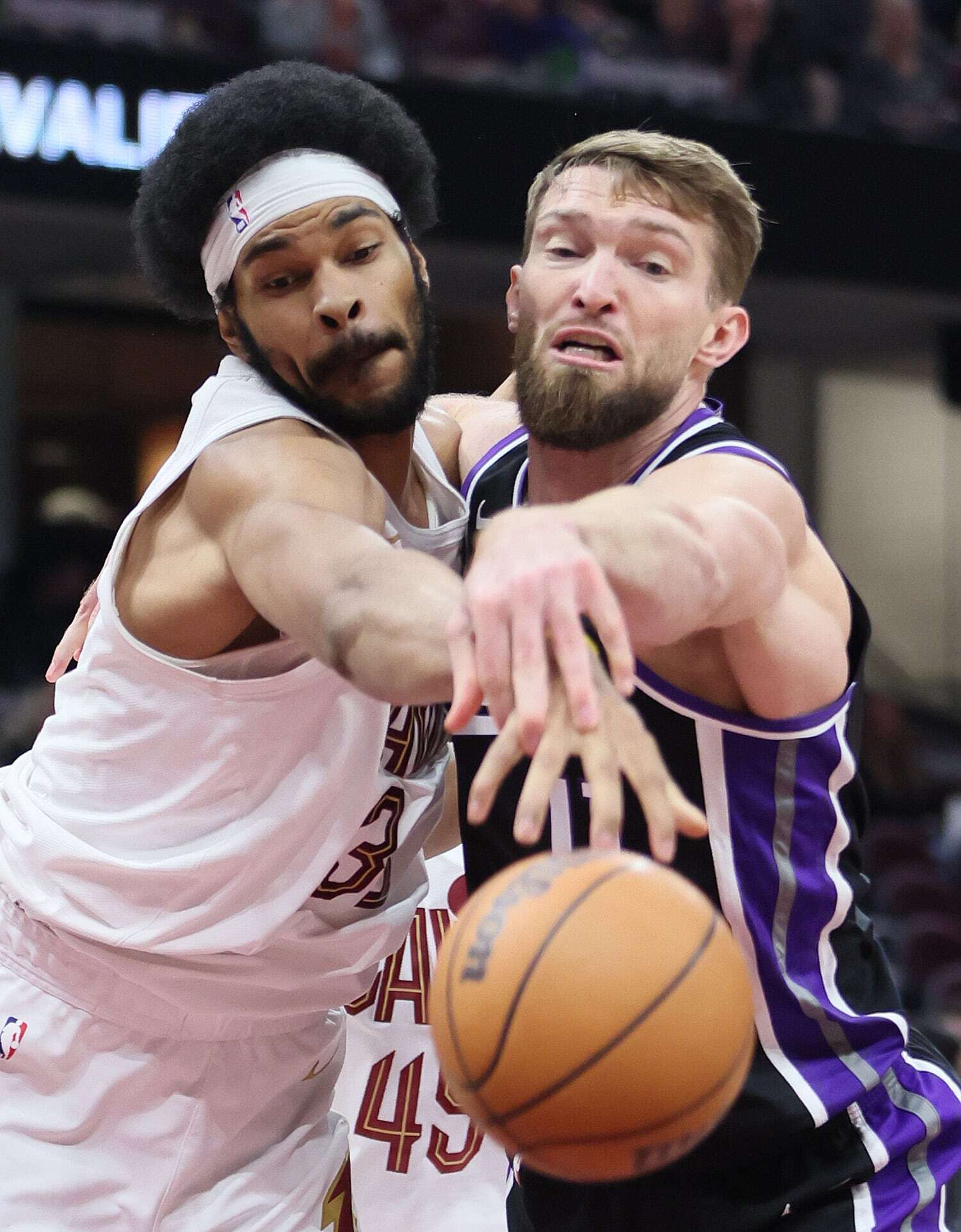 'Top two-way player there is': The standard Evan Mobley is chasing ...