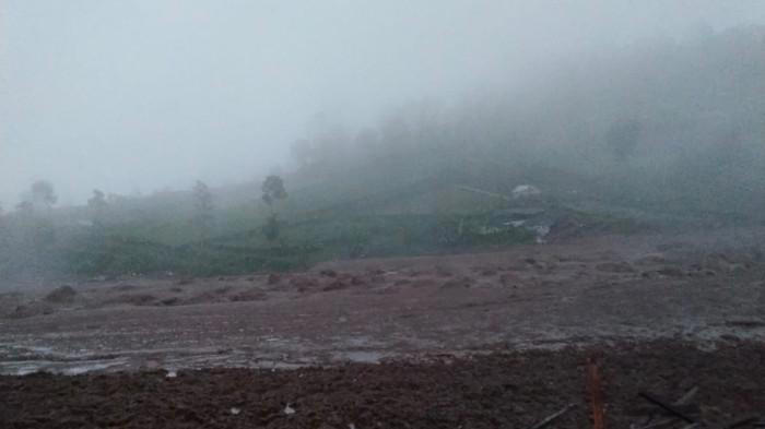 Suara gemuruh seperti pesawat lewat, kesaksian warga soal longsor dini ...