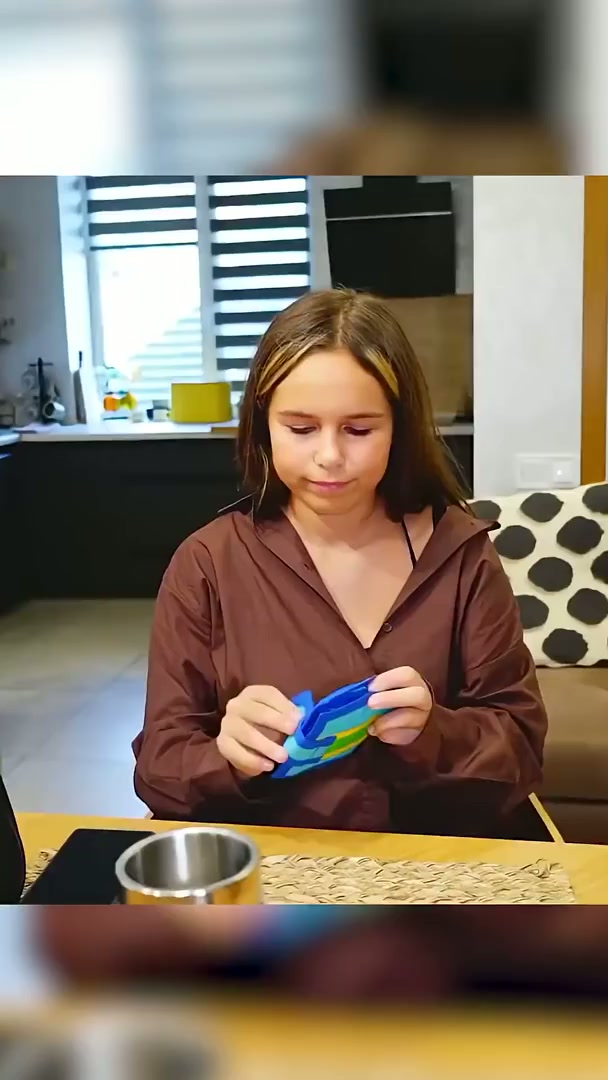 Une expérience d'horreur : nettoyage d'une salle remplie de mèmes ...