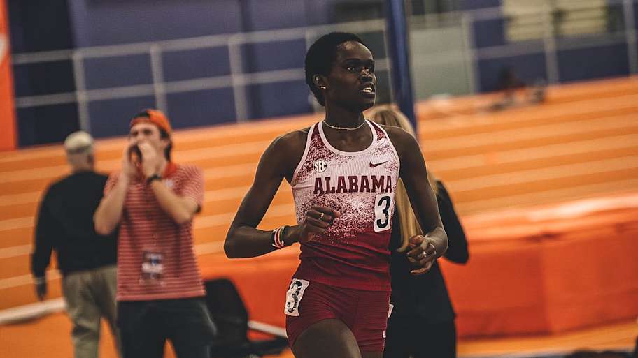 Alabama star runner sets new women's mile record: Roll Call