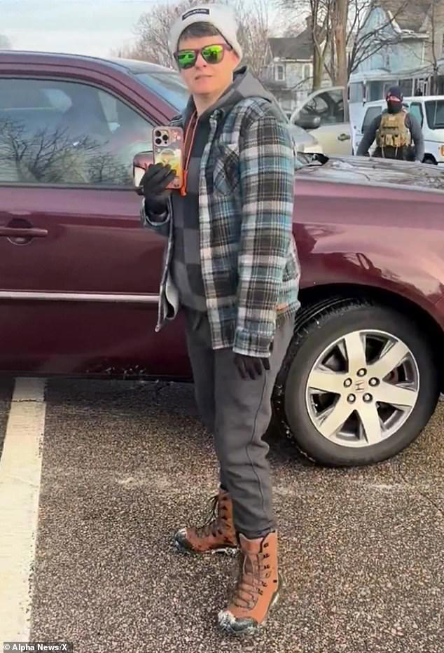 FBI agent probing ICE shooting of Renee Good quits after being ...