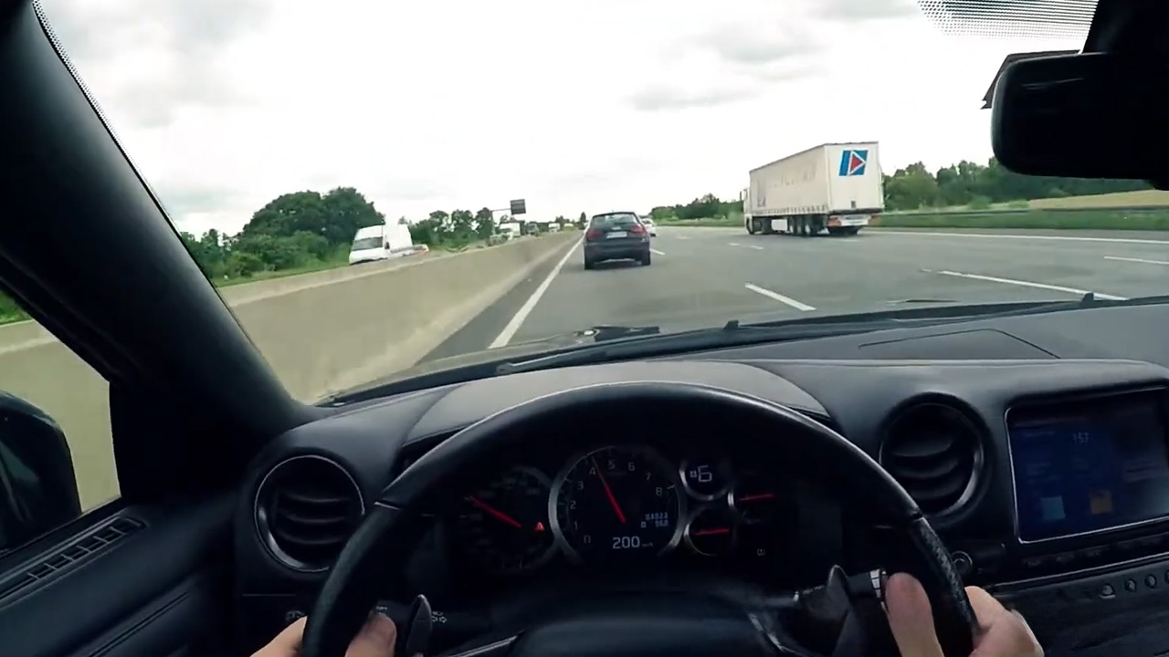 Nissan GTR versnellingstest op de Autobahn