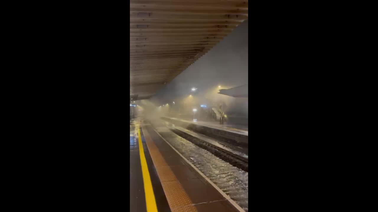 Storm Ingrid bombards Dawlish railway – gigantic waves crash over ...