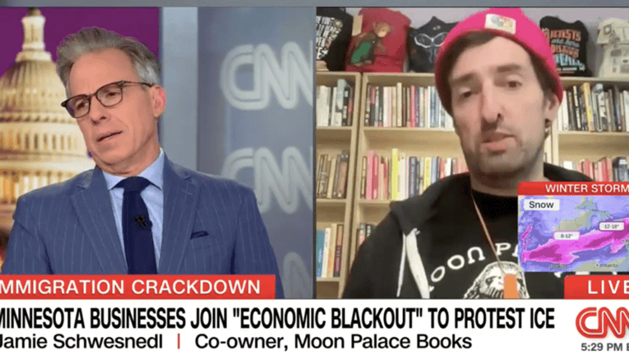 Jake Tapper exasperated as store owner refuses to back off ICE ...