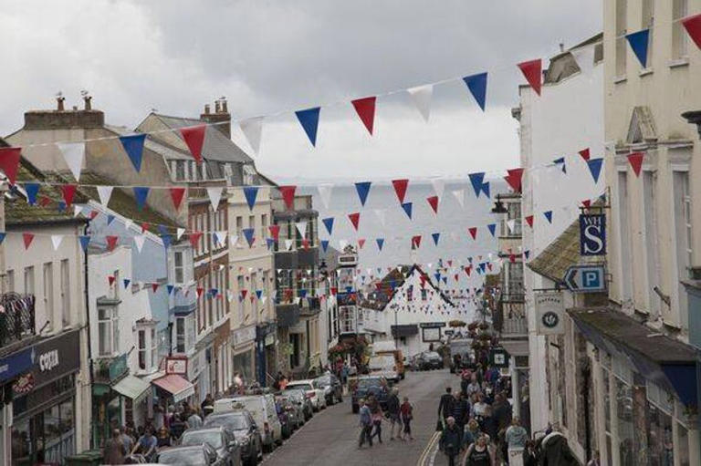 'Most beautiful' seaside town in the South West has cute shops and ...
