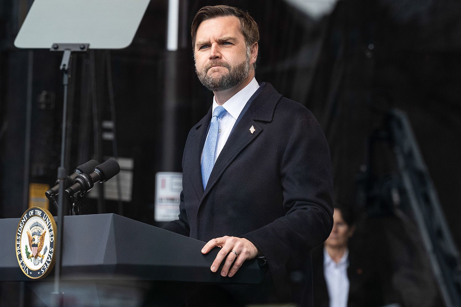 JD Vance says Americans won't find purpose 'in a cubicle' but instead ...