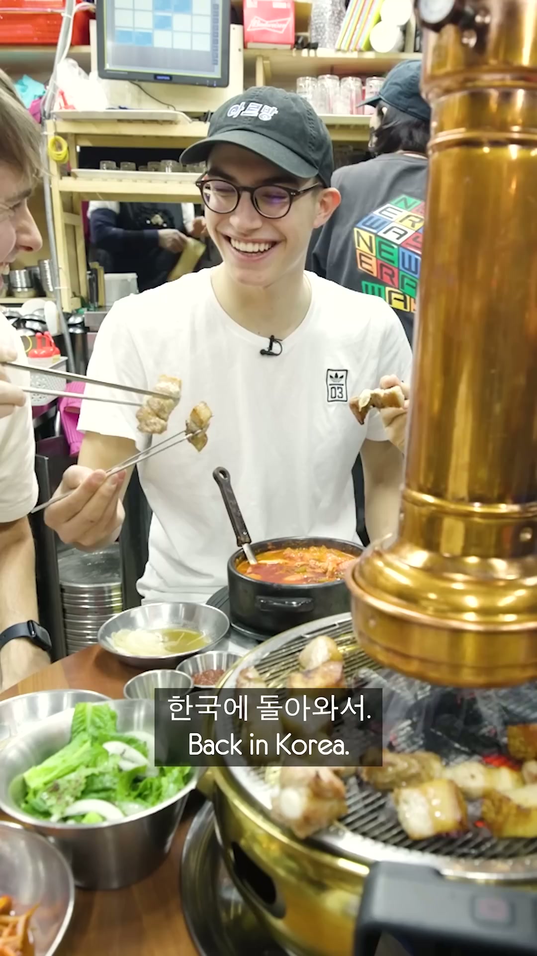 British uni students try Korean BBQ for the first time in Korea!