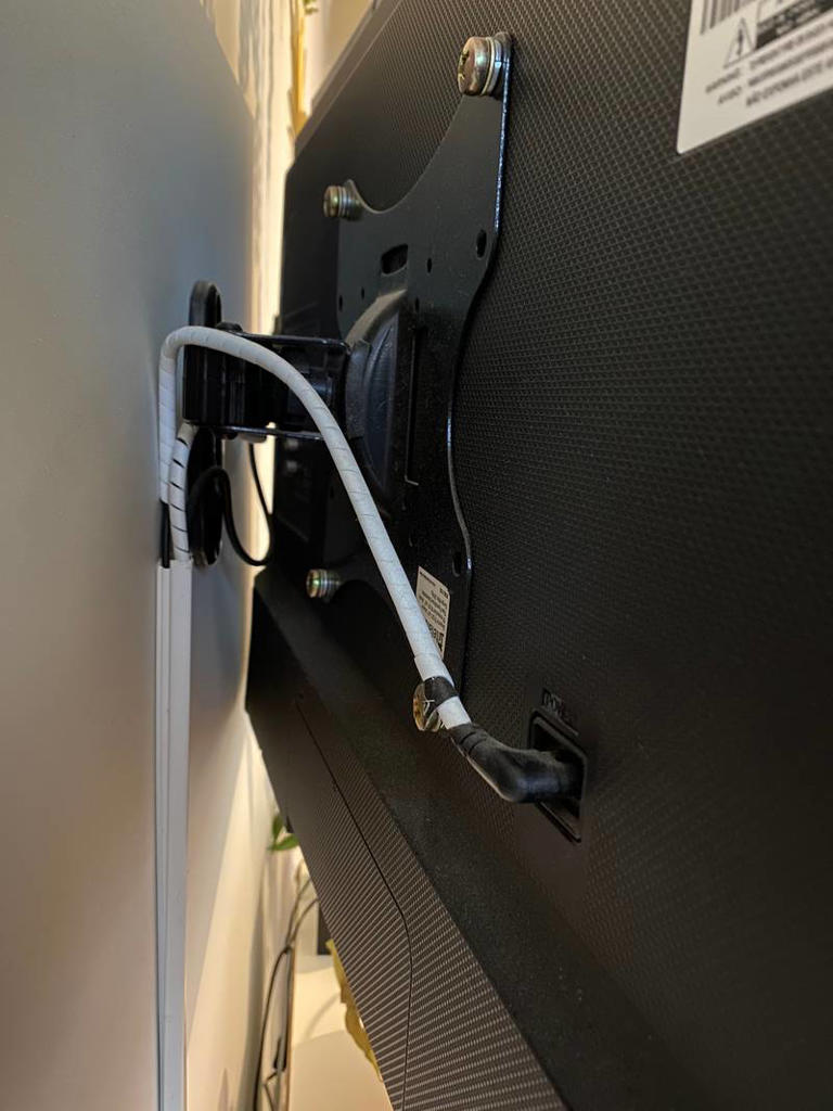 Como organizar cabos e fios: truques simples para escondê-los e manter ...