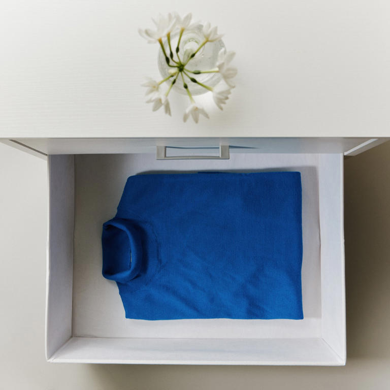 These people went from hoarders to extreme minimalists. Here’s how.