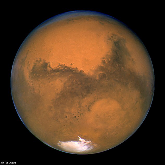 Moisture in Mars atmosphere could provide water for future human ...