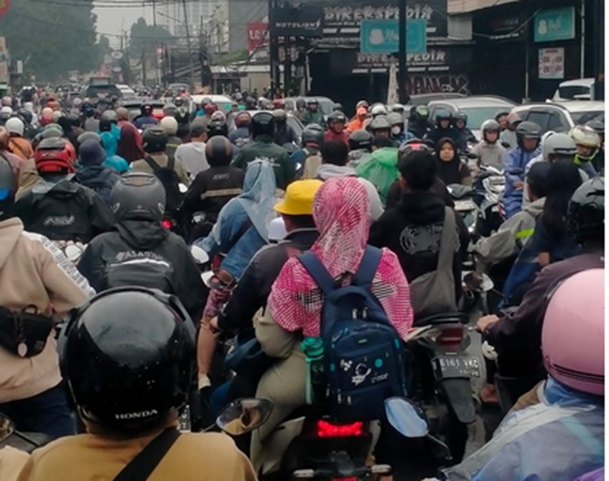 Motor sering kena macet baiknya ganti oli ikut bulan atau kilometer?