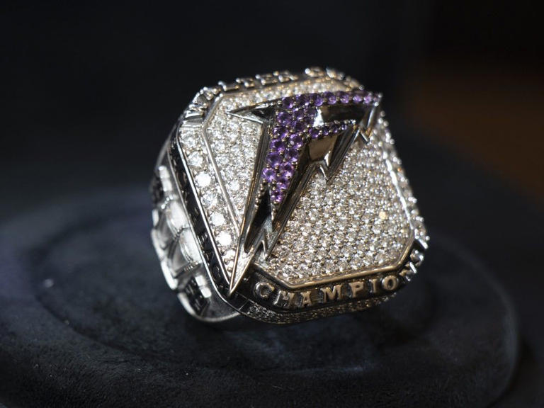 Edmonton-based jeweller forges championship ring for women's hockey team