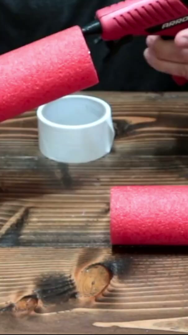 Save your pool noodles for Christmas! 🎅