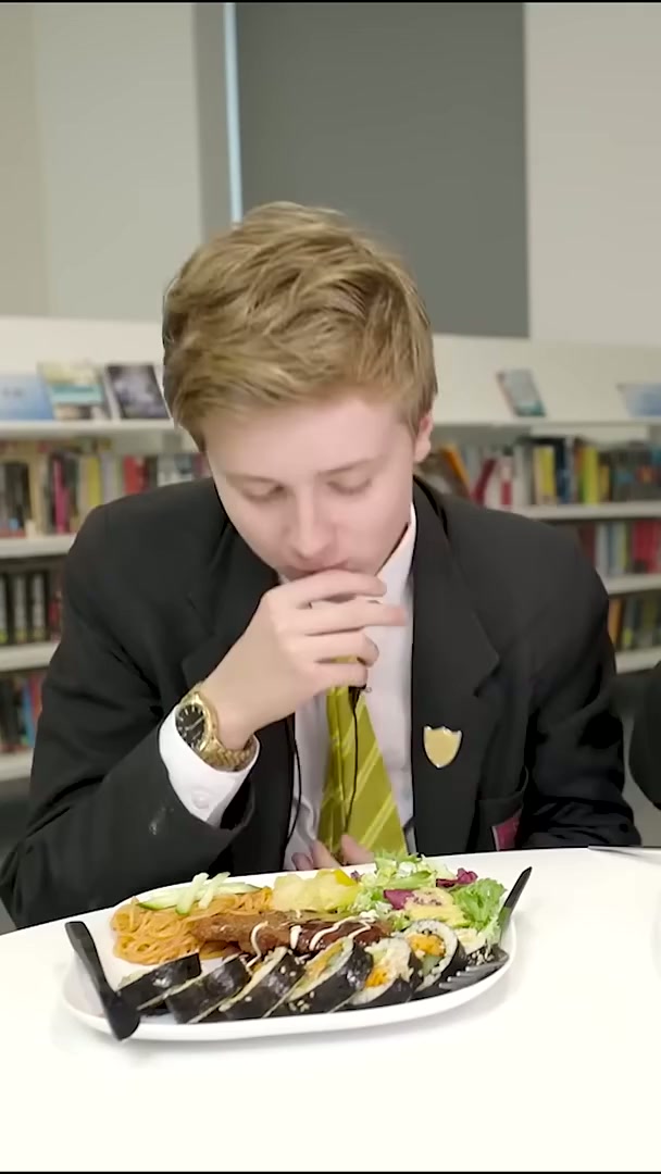 British students try Korean Jungshik for the first time! 🍱 Their ...