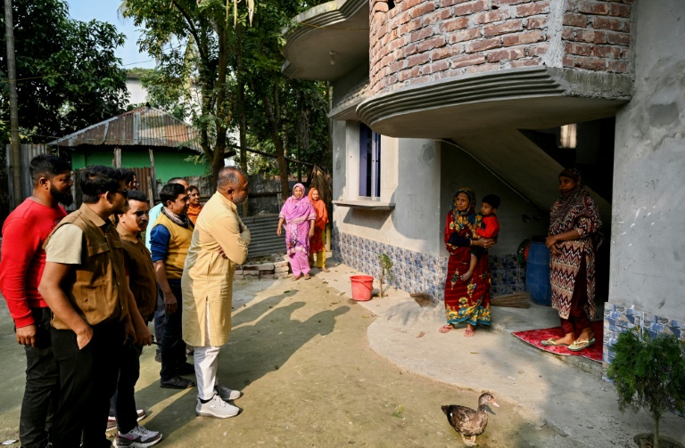 Bangladesh readies for polls, worry among Hasina supporters