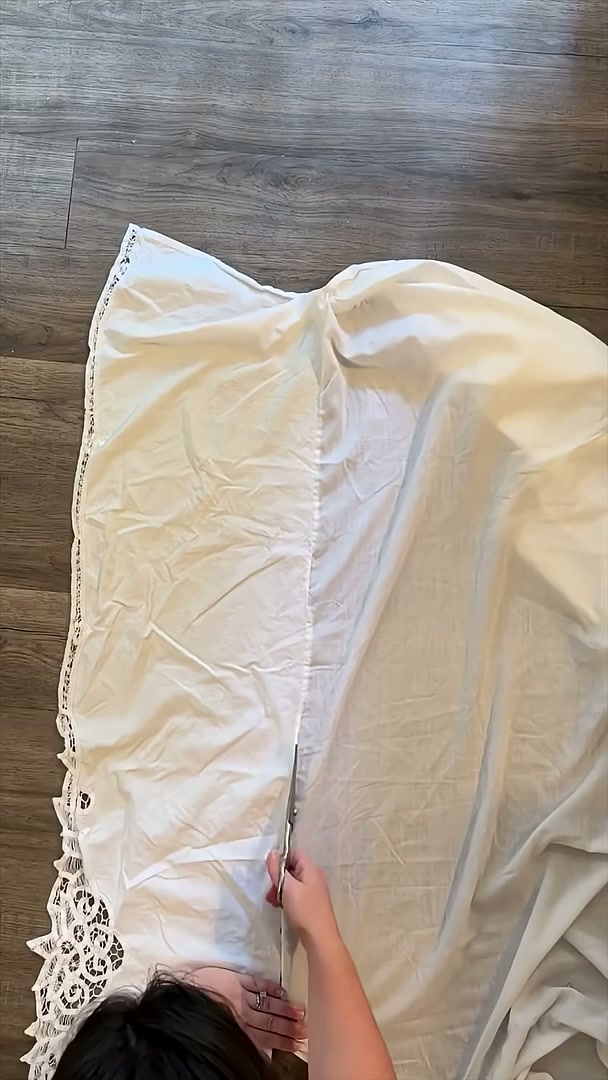 Everyone will be taking down their shower curtain when they see this ...