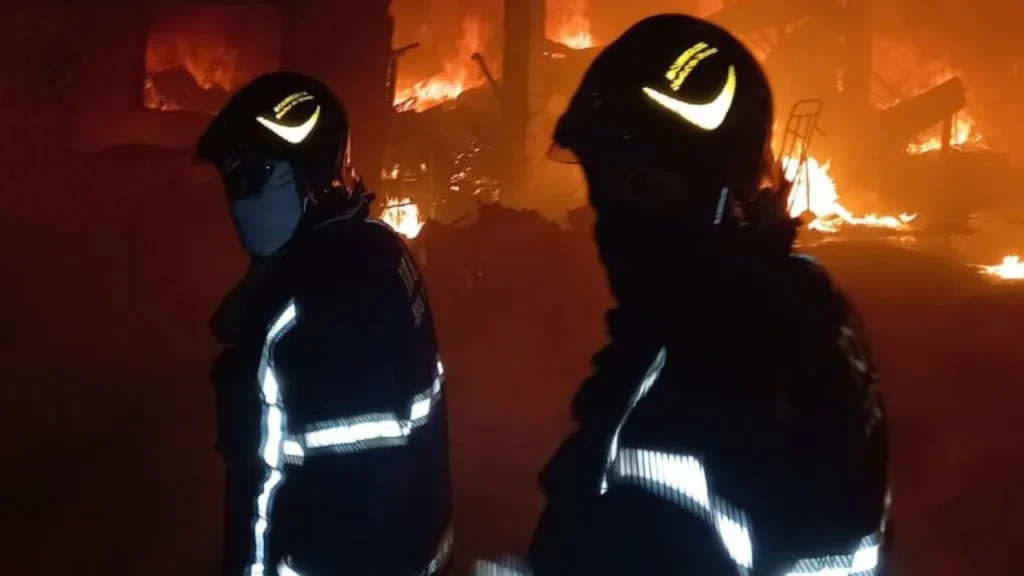 Se registra incendio en una fábrica de polímeros en Ecatepec