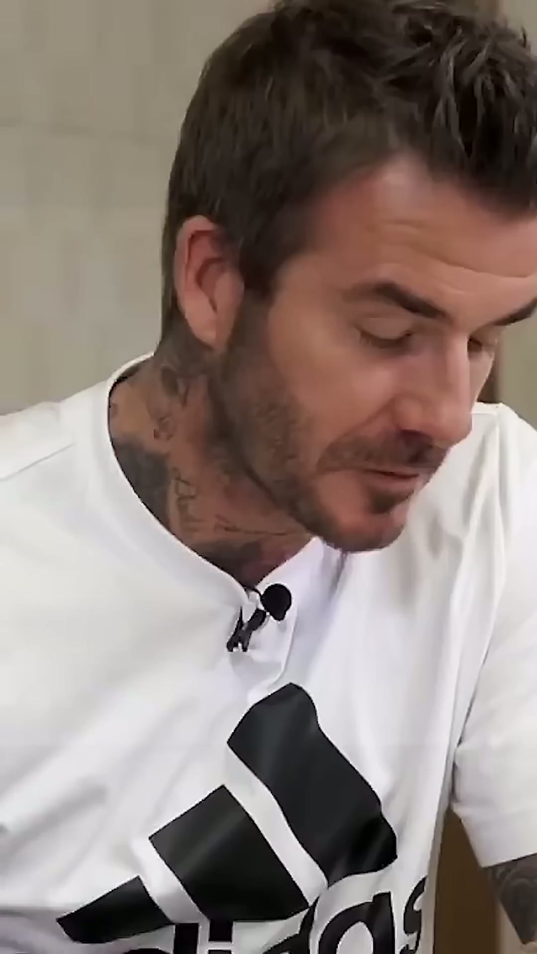 David Beckham tries Korean BBQ: The melting rib-bottom experience!