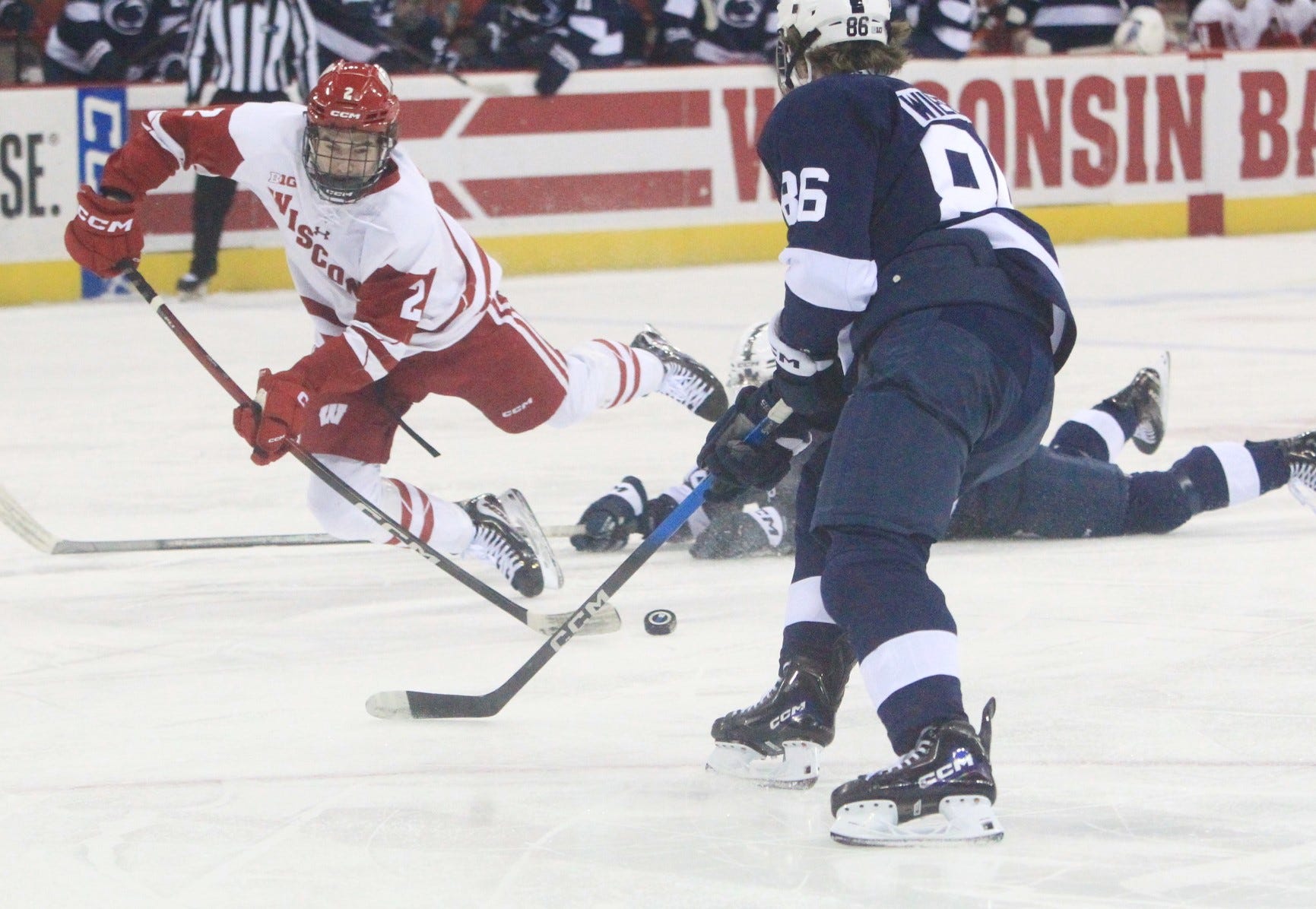 Wisconsin hockey coach Mike Hastings challenges team following loss to ...