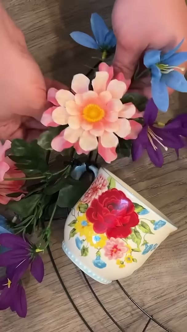 Grab a Walmart tea pot for this brilliant front door idea!