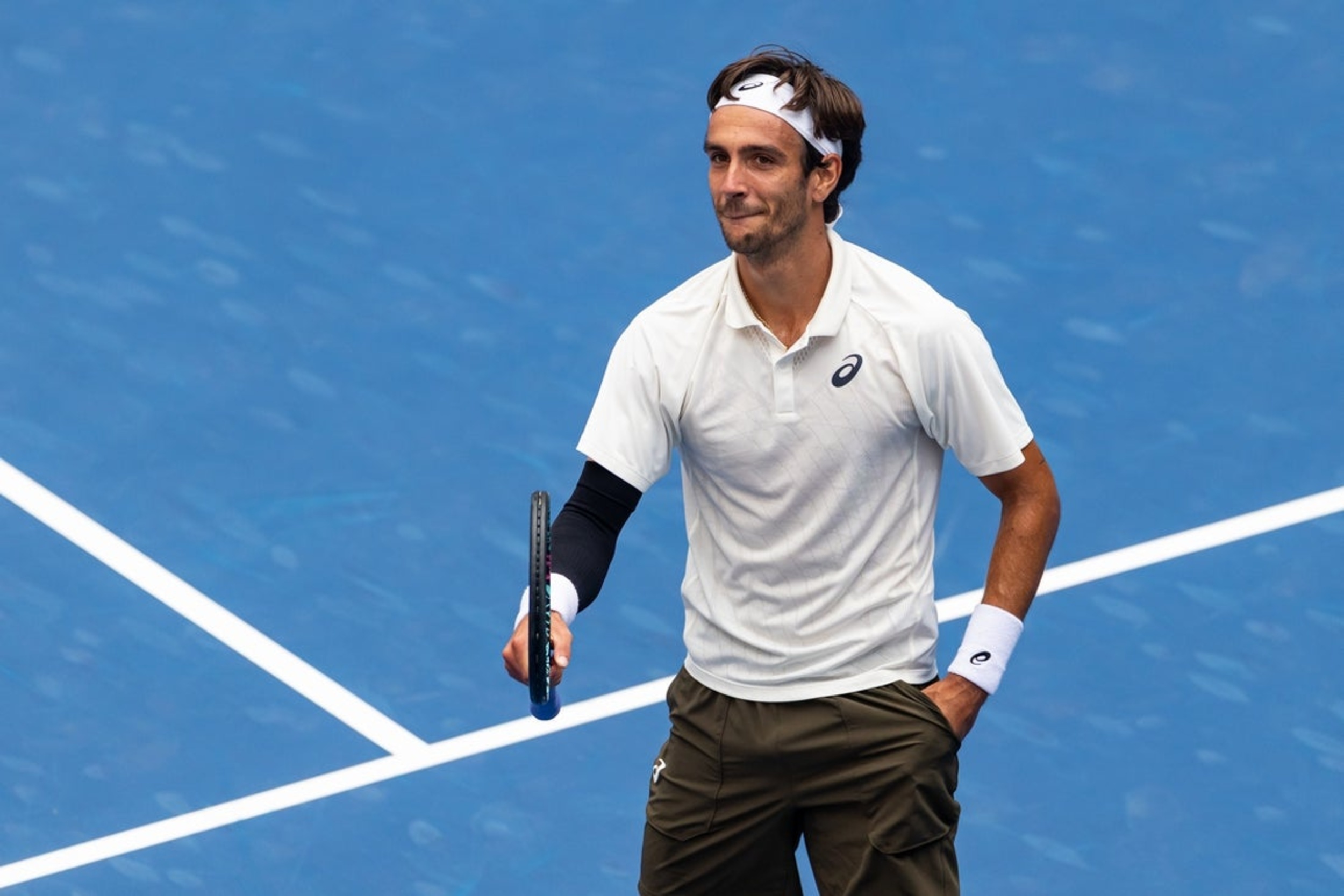 Italians continue strong runs at scorching Australian Open