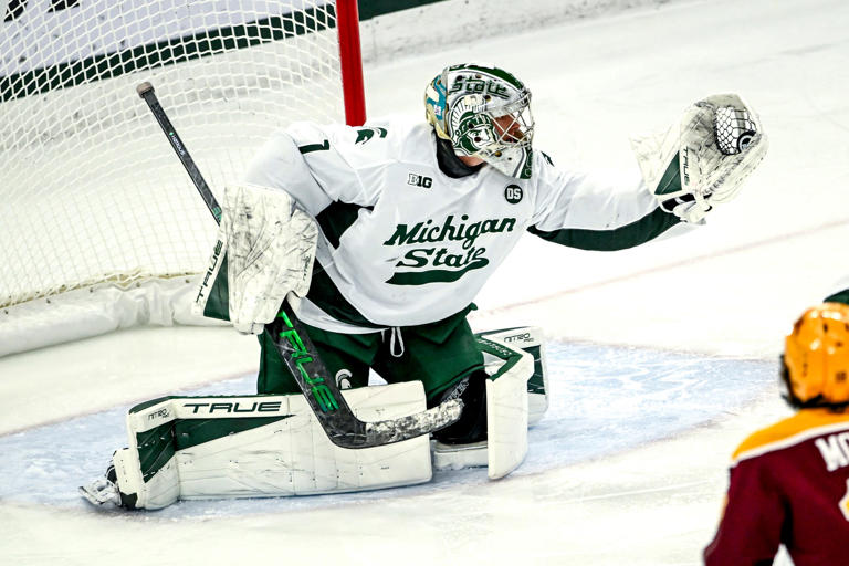 Michigan State hockey completes sweep of Minnesota, within one point of ...