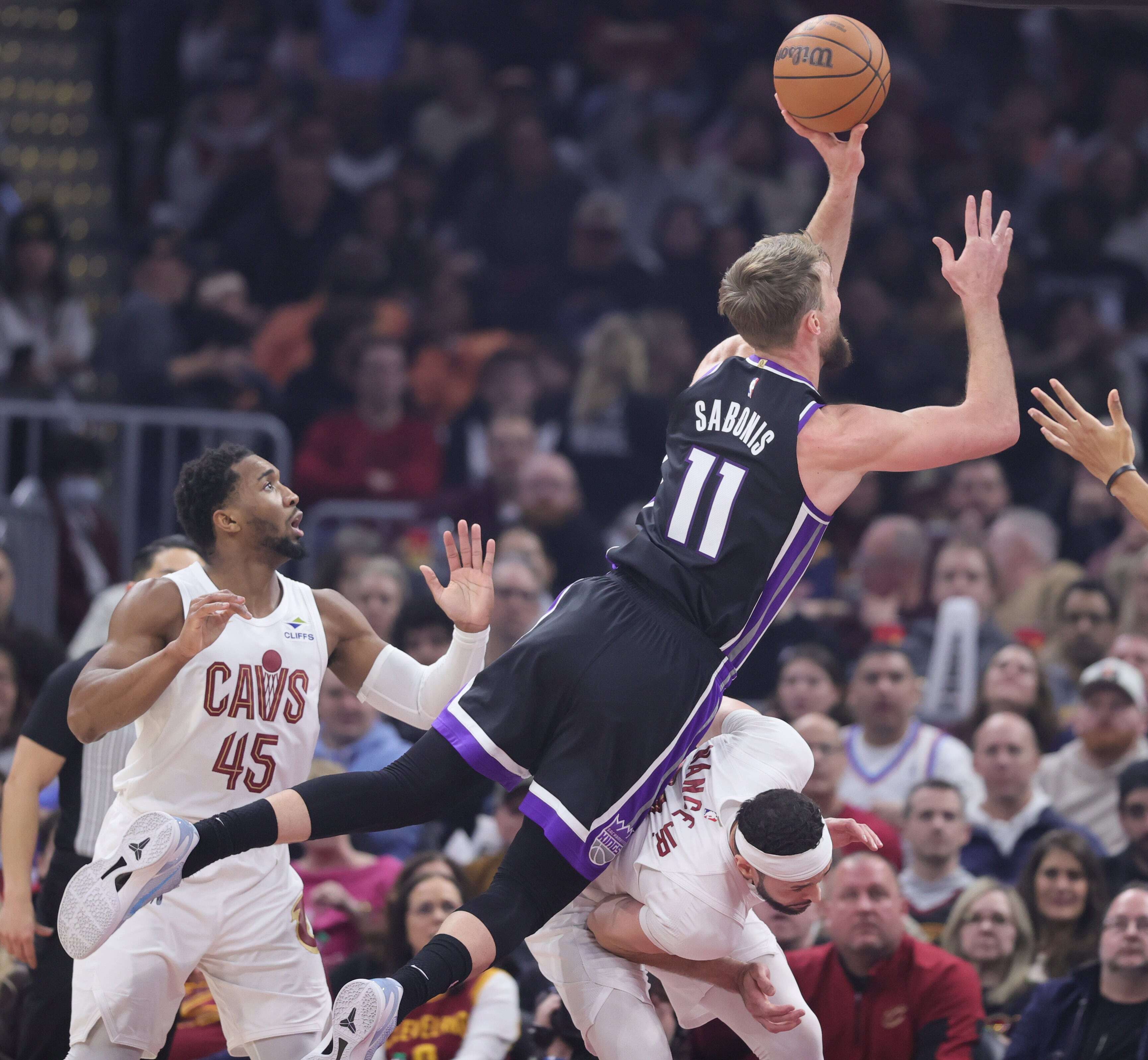 Cavs hold on against Kings behind Evan Mobley’s complete performance ...