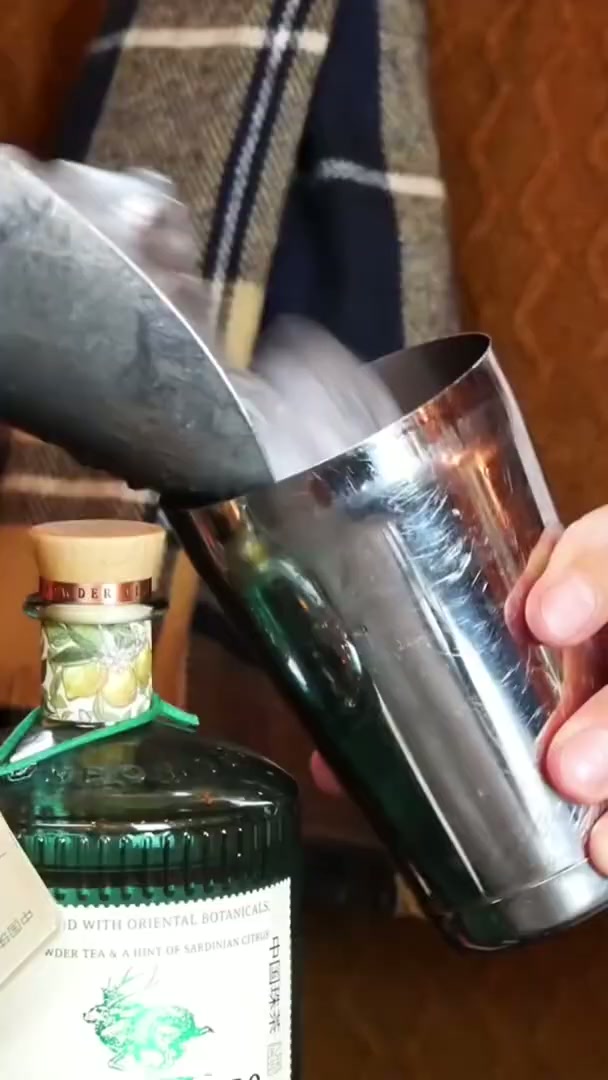 How to make a Sardinian citrus cocktail!🍋 #shorts