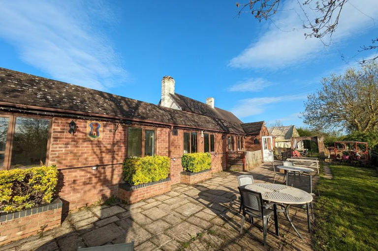 Gloucestershire eateries that need 'major improvement' when it comes to ...