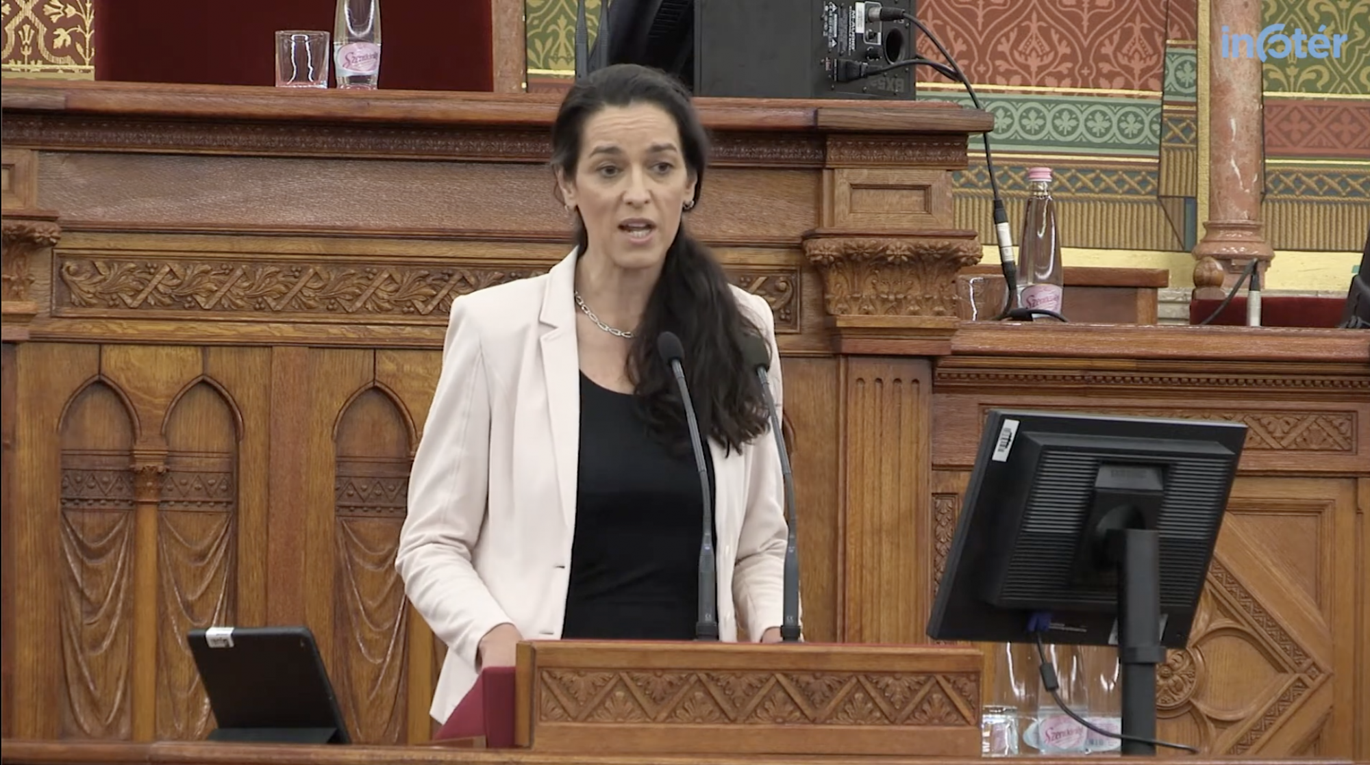 Magyar Péter leigazolta a magyar Gázladyt