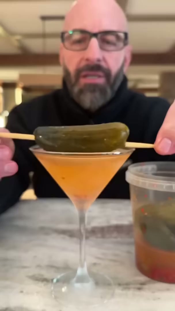 Spicy pickle martini 🥒🔥