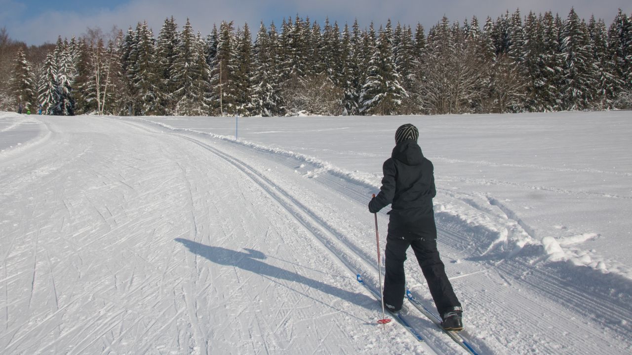 Fini la marche à pied, ce sport hivernal est le plus efficace pour ...