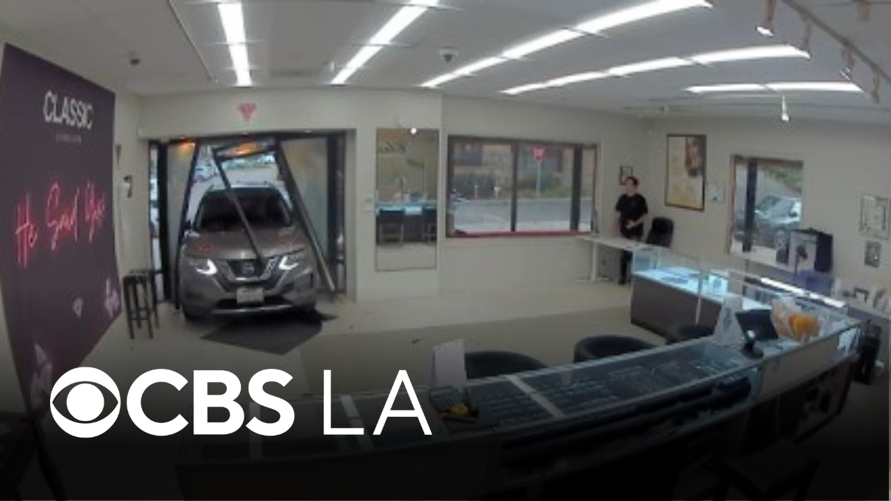 Robbery suspects crash SUV through Anaheim jewelry store's front door