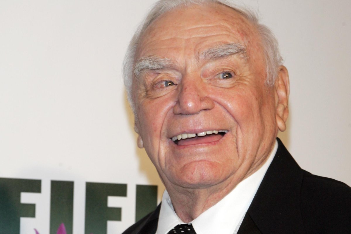 Famous birthdays for Jan. 24: Carrie Coon, Neil Diamond