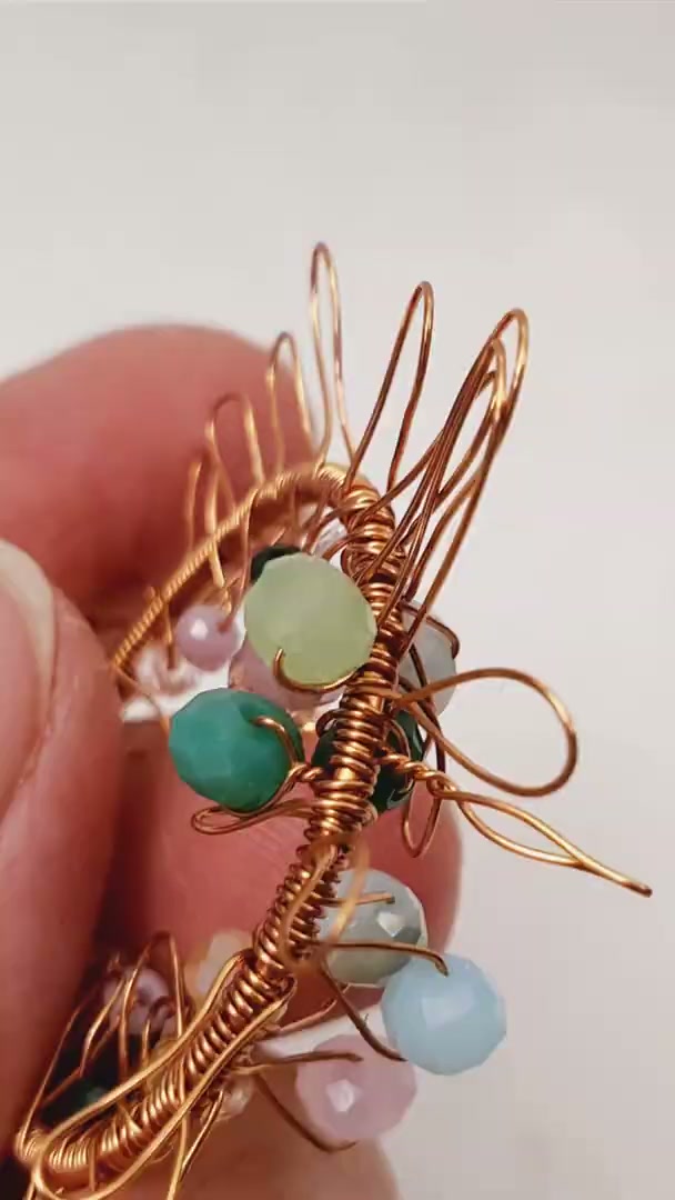 Play with wire | Spring wreath | Pendant | Small crystal beads ...