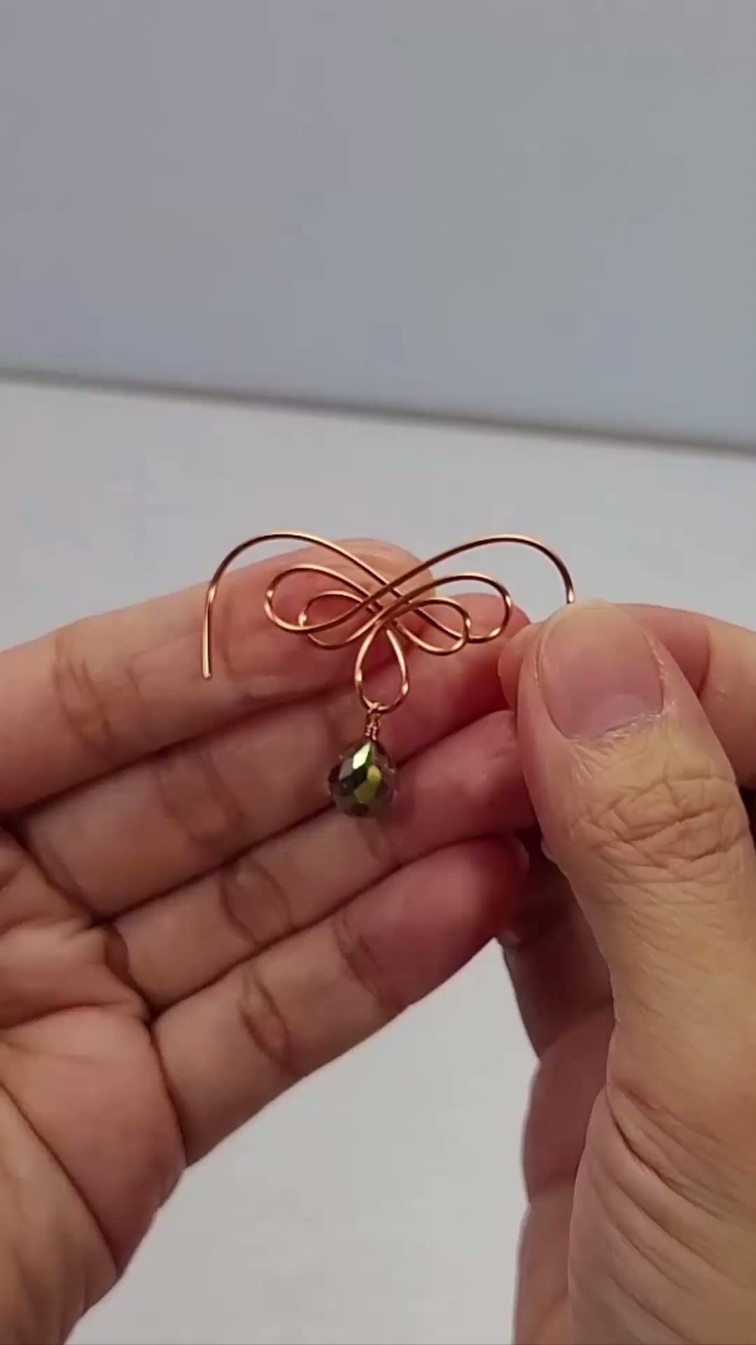 Do you see how it resembles butterfly wings? Beads jewelry | simple ...