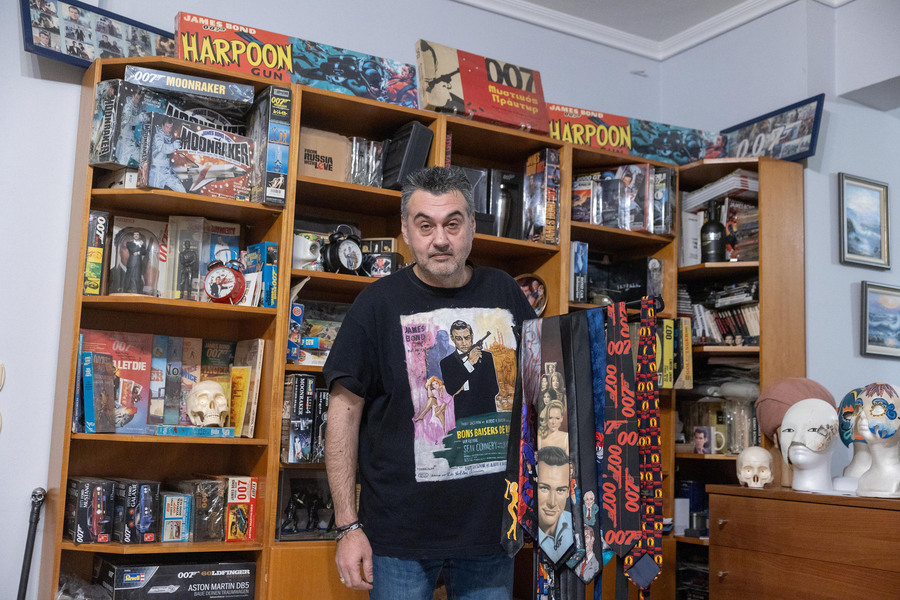 Ο Τζέιμς Μποντ «ζει» στη Θεσσαλονίκη: Η εντυπωσιακή συλλογή του λάτρη ...