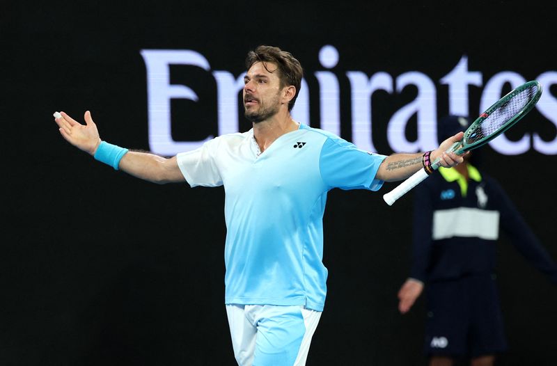 Tennis-Wawrinka goes down fighting in final Australian Open