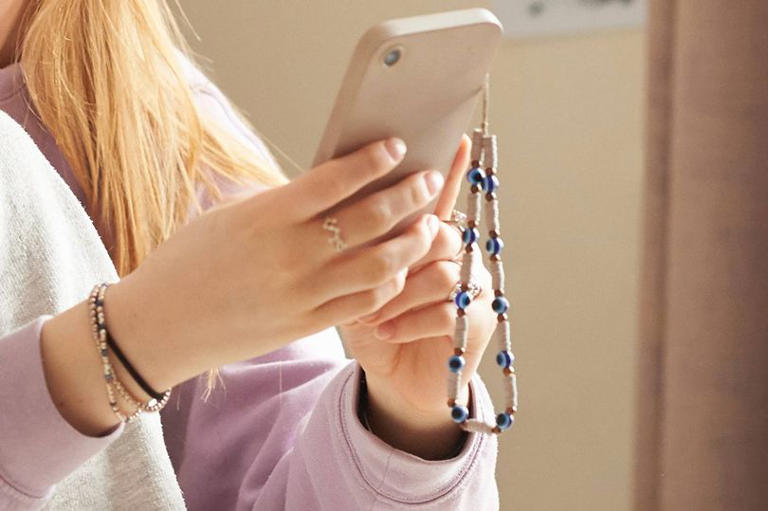 Airbnb guest floored after being told 'go out now' by host at 2am