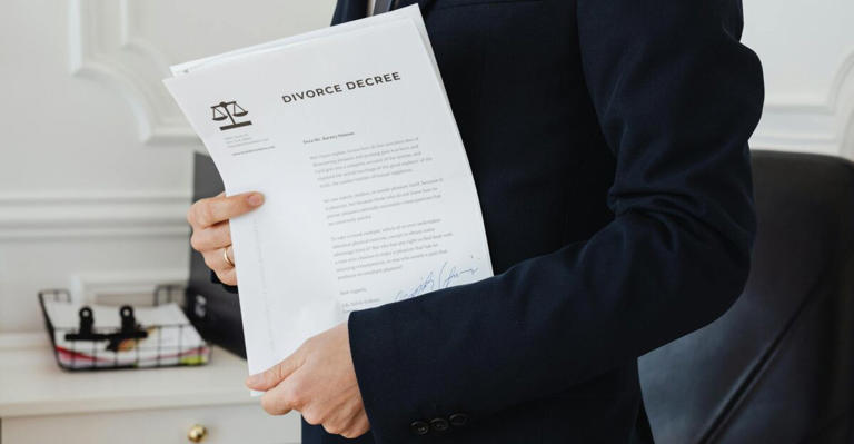 $25K lawsuit targets ex-Sen. Sinema over bodyguard affair and campaign ...