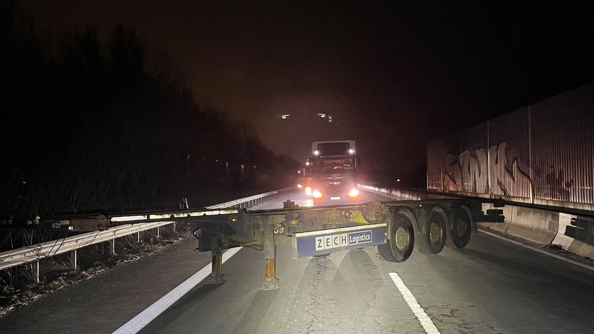 Unbekannte blockieren komplette Autobahn