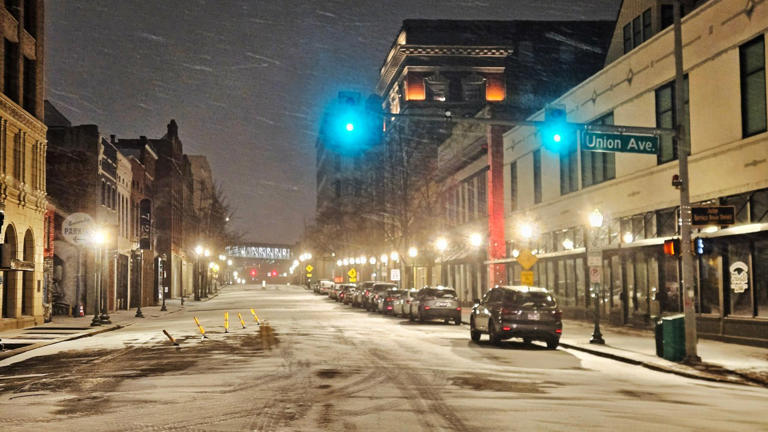 Memphis area wakes up to first snowfall, bitter cold