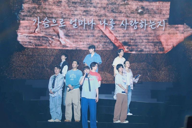 直擊／SUPER JUNIOR希澈自體發光!東海脫外套抱銀赫粉絲全瘋