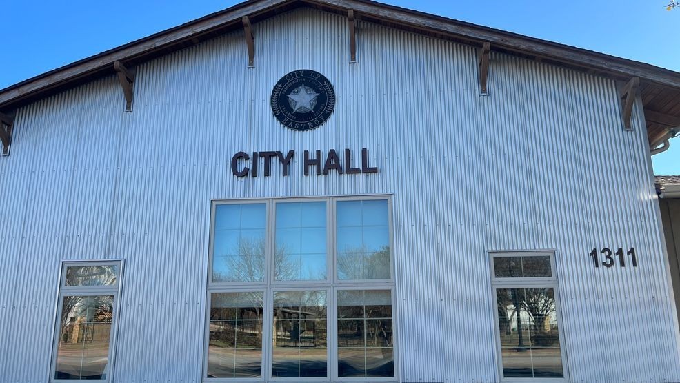 City of Bastrop opens warming center at library as freeze sets in on ...