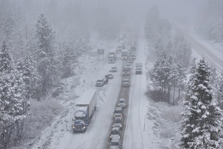 Weather chart turns horror flesh color as more than 2 inches of snow an ...