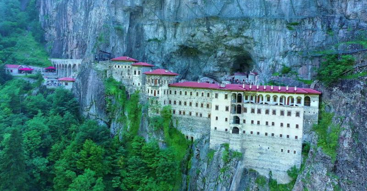 13 temples built in places that look almost impossible