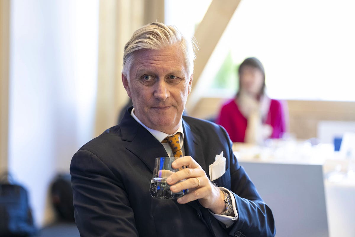 Ils usurpent l’identité du roi pour soutirer de l’argent