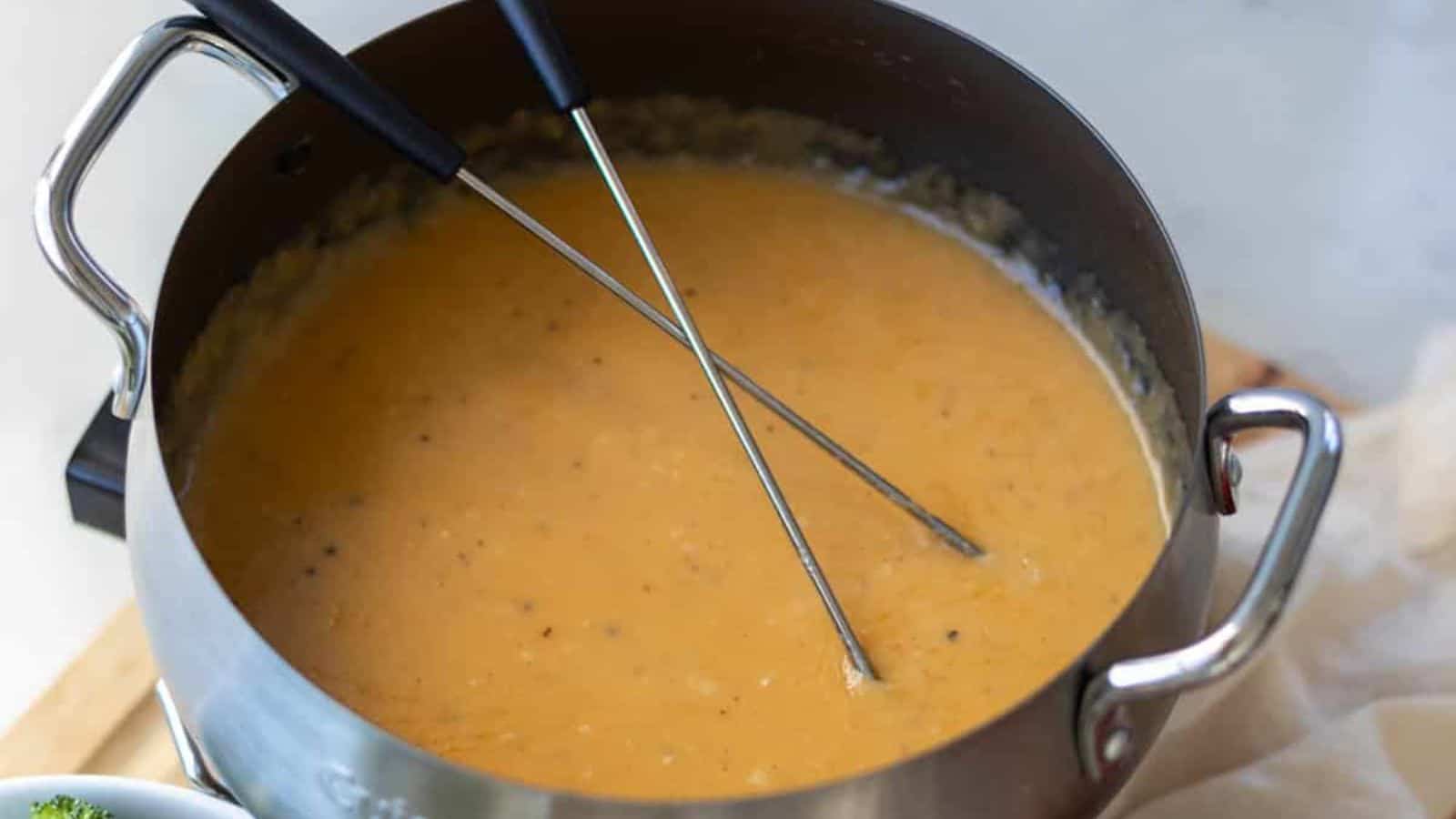 16 melty, delicious fondue recipes everyone will crowd around
